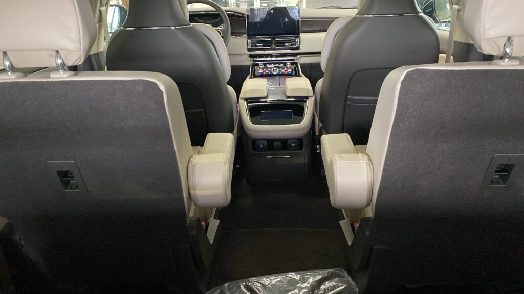 New York Limo And Car Service For JFK And LaGuardia Airport