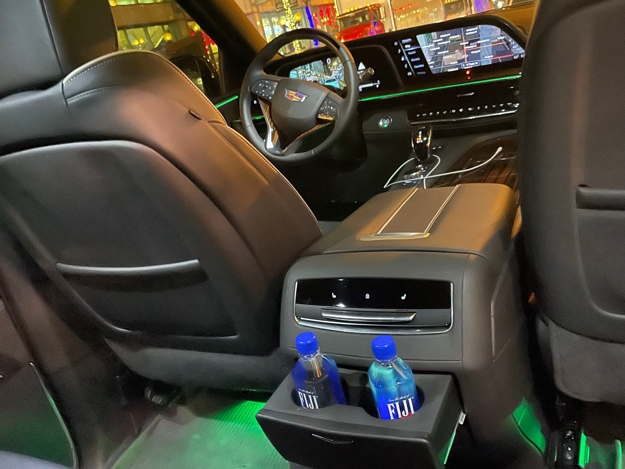 VIP SUV Car Service Chicago | 24/7 Available Airport Rides